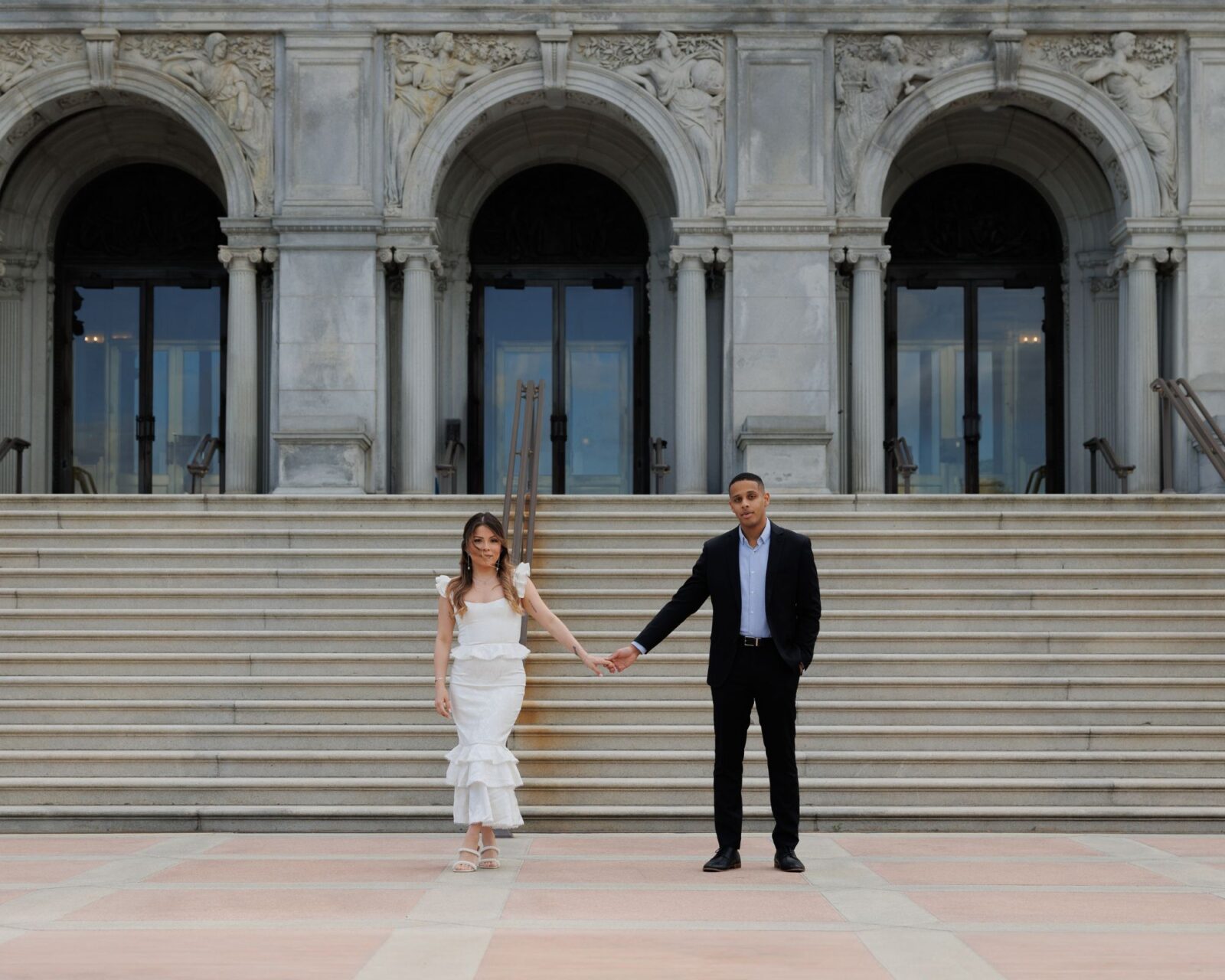 Stunning Spring Library of Congress Engagement Session - alexmcphoto.com
